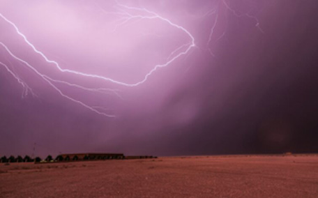 Stunning photos of lightning in Saudi - News - Region - Emirates24|7