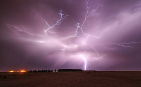 Stunning photos of lightning in Saudi - News - Region - Emirates24|7