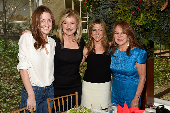 Still great friends: Jennifer Aniston reunites with Marlo Thomas ...