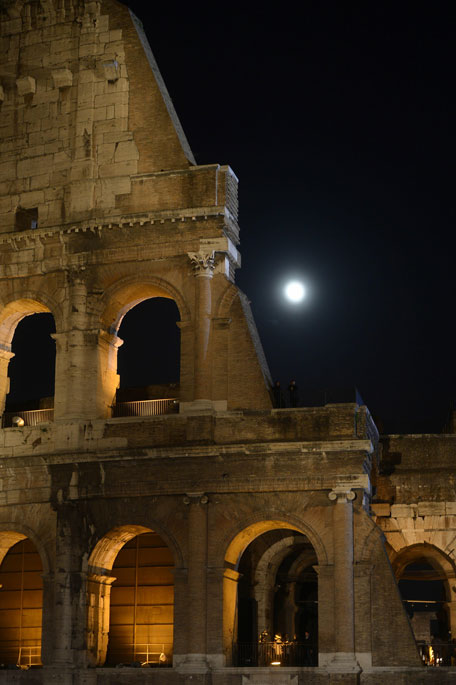 Blood Moon Rising - News in Images - Emirates24|7