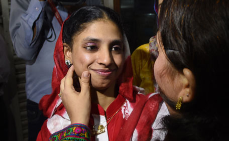 Deaf-mute Indian woman Geeta prepares to leave Pakistan - Lifestyle ...