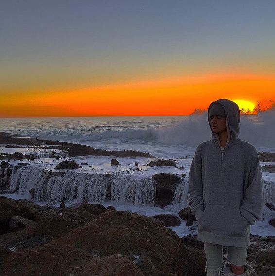 Hollywood Gossip: Justin Bieber 'touchy feely' with Kourtney Kardashian ...